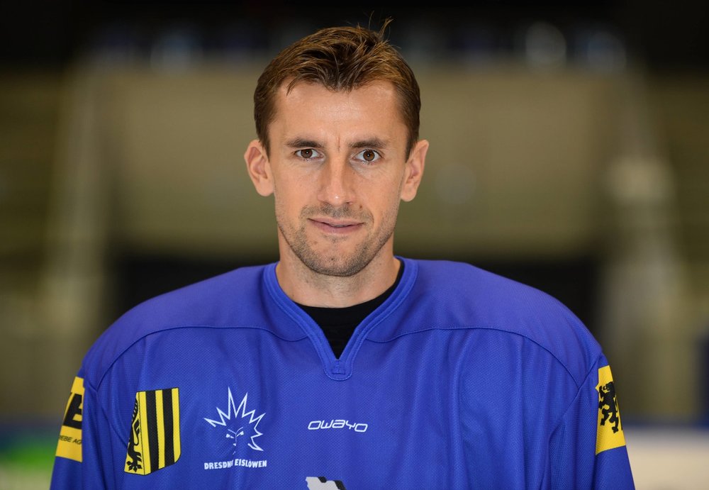 Verteidiger David Hajek erhält Vertrag bis Dezember in Dresden ...