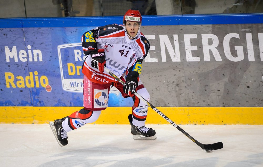 Stürmer Eric Lampe verlängert in Crimmitschau und könnte zukünftig auch ...