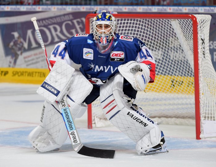 60 Mal probiert, nur dreimal ist was passiert: Mannheims Goalie Endras ...