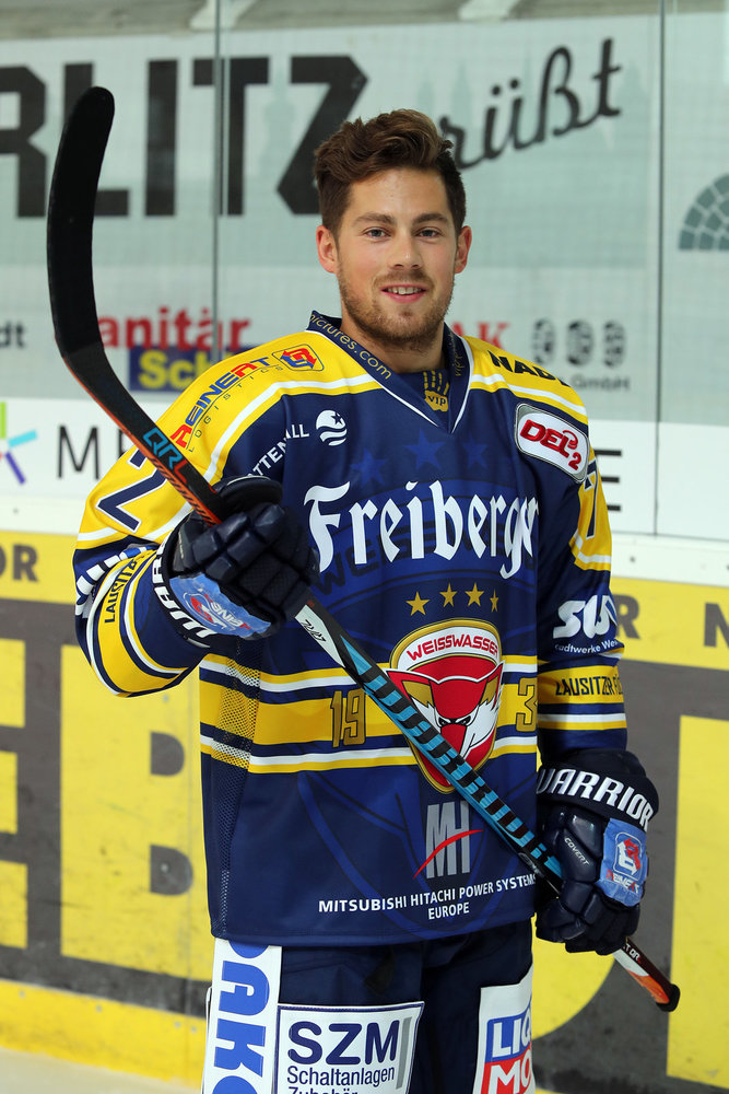 Weißwasser: Jeff Hayes zieht sich beim Test in Leipzig eine schwere ...