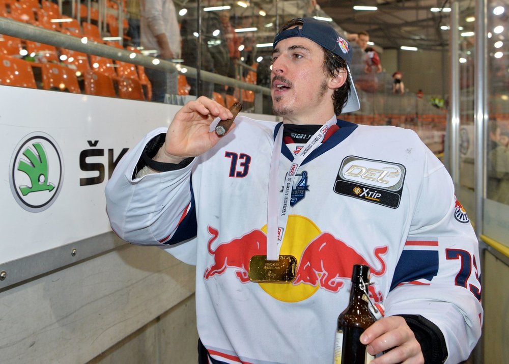 David Leggio steht auch weiterhin im Tor des EHC Red Bull München ...