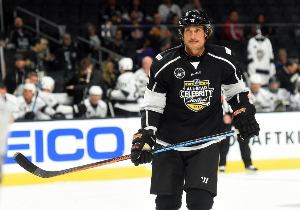 Finnische Eishockey-Legende Teemu Selänne landet im November 2017 in ...