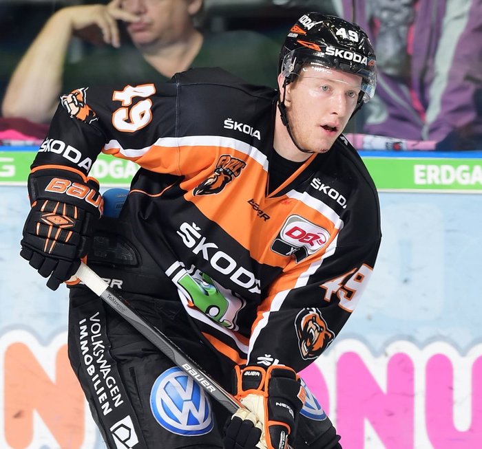 Doppeleinigung: Wolfsburg bindet die beiden Stürmer Voakes und Mulock ...