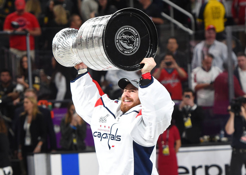 Mehr als zehn Teams hatten Interesse an Grubauer, der seinen Tag mit ...