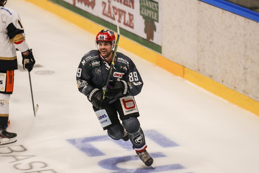 Freiburgs Stürmer Luke Pither ist der Spieler des Monats September in ...