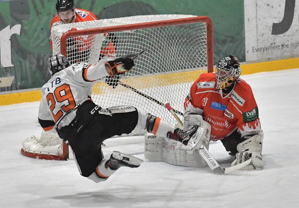 Zach Hamill schießt Bad Nauheim zum Derbysieg, Bayreuth verspielt 4:0 ...