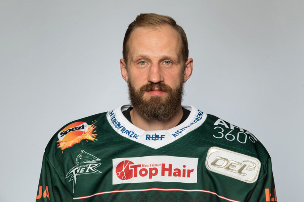 Ältester DEL-Profi hört auf: Augsburgs Dauerbrenner Arvids Rekis ...