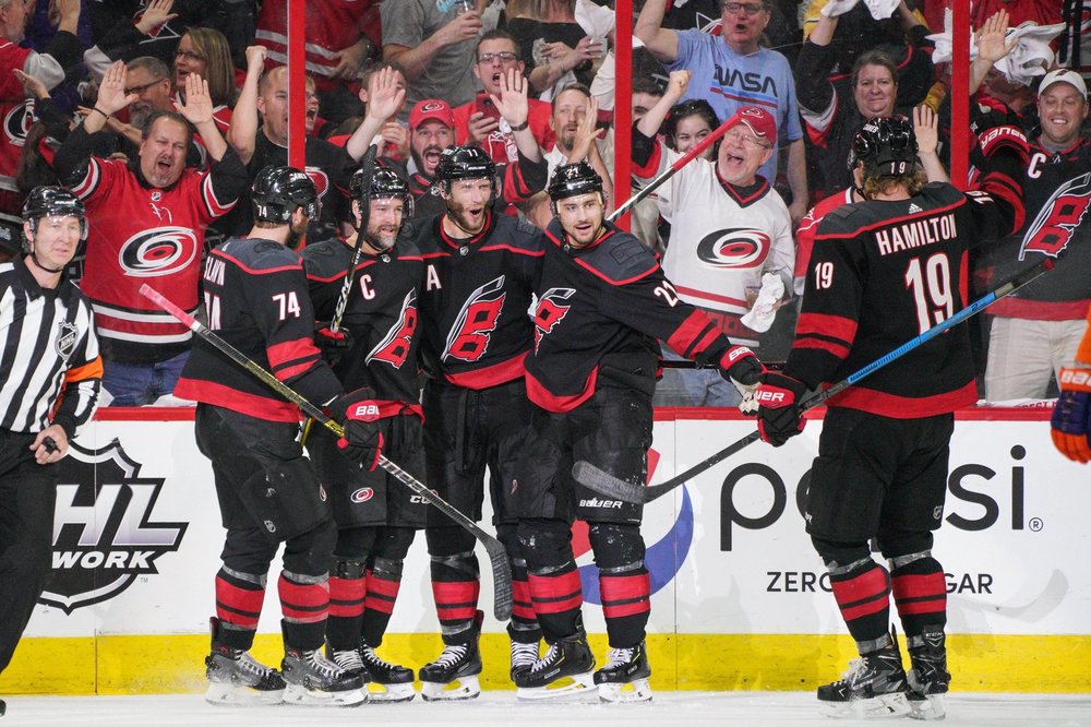 Rekordkulisse bei Sweep der Carolina Hurricanes gegen die New York ...