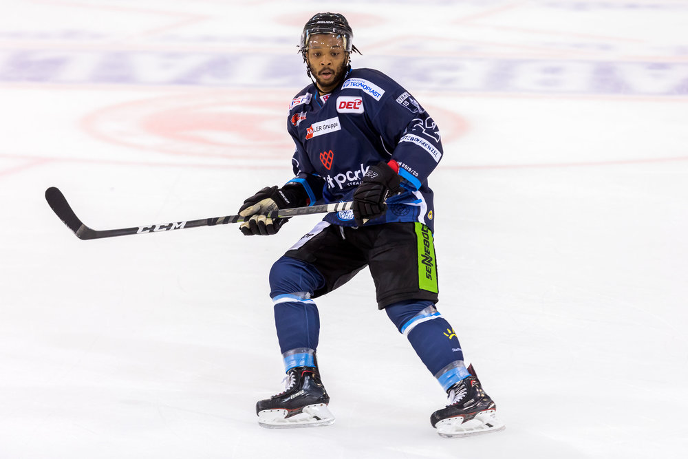 Sena Acolatse und Mitch Heard werden auch 2020/21 Teil der Straubing ...