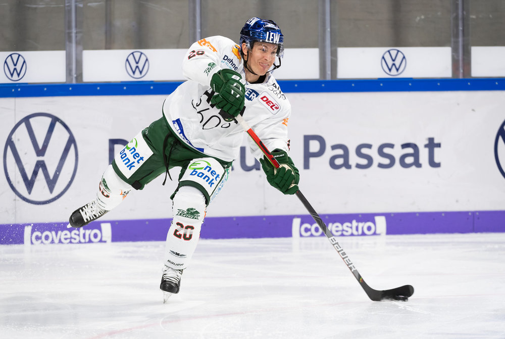 Kanadier Patrick McNeill verlängert bei den Augsburger Panthern ...