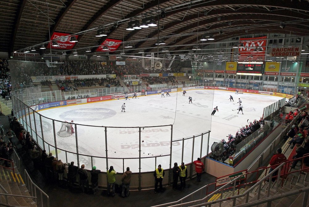 Sanierung des Rosenheimer ROFA-Stadions wird mit 2,2 Millionen Euro ...