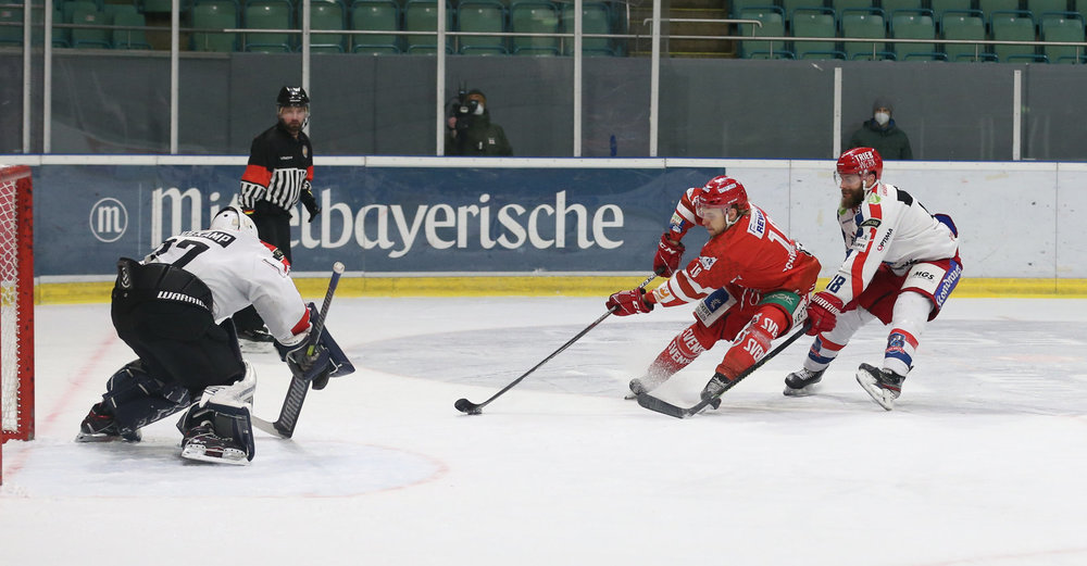 Regensburg bezwingt Selb im Spitzenspiel, DSC-Debüt von Chris Heid ...
