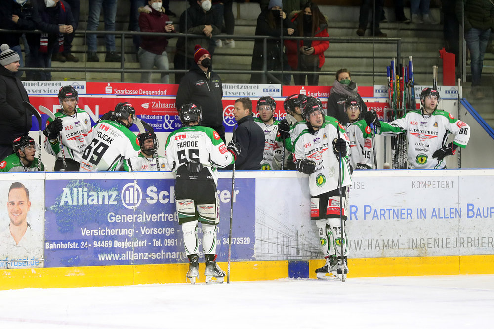 Mikhail Nemirovsky bleibt über die laufende Saison zwei weitere Jahre ...