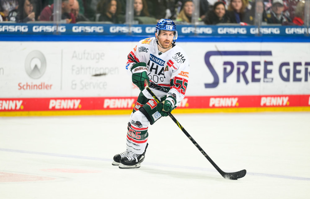 Nach üblem Check: Augsburgs Warsofsky wieder zuhause, fällt aber für ...