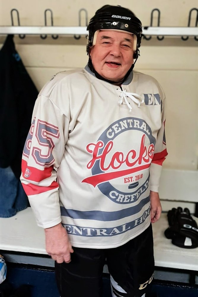 Franz „Grufty“ Rogowski ist auch mit 90 Jahren noch auf dem Eis: „Ich ...