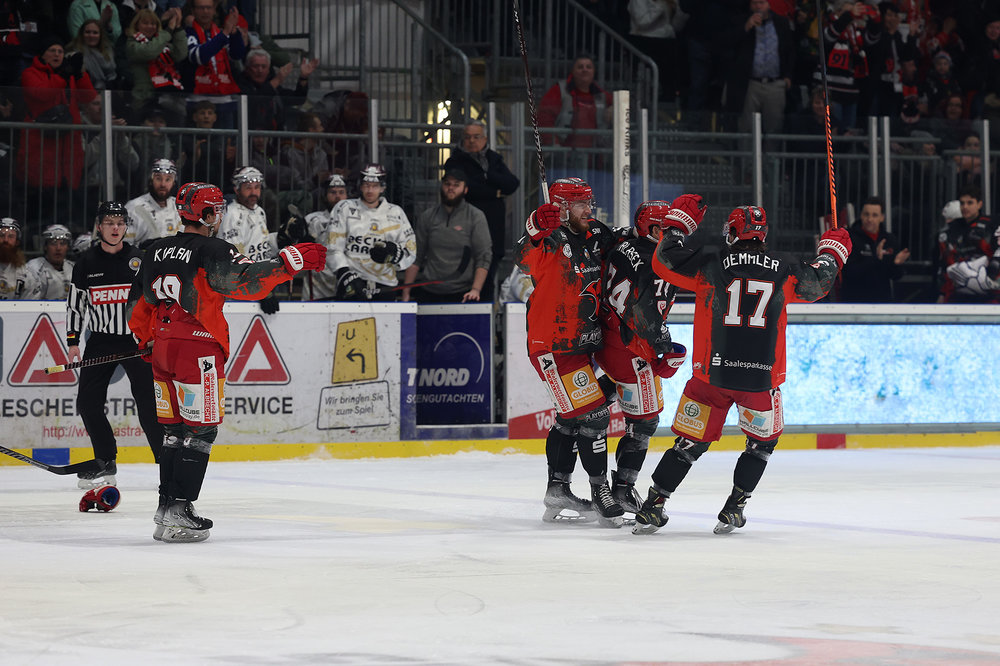 Saale Bulls Halle drehen 1:3-Rückstand im Schlussabschnitt und ...