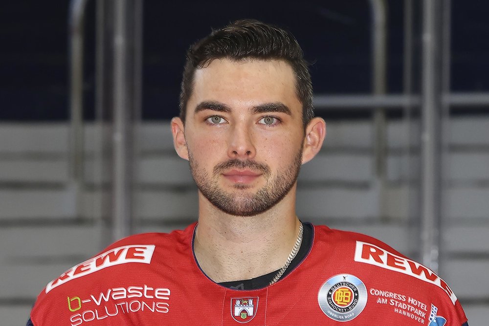 Verteidiger Ryker Killins bleibt über die Saison hinaus bei den ...