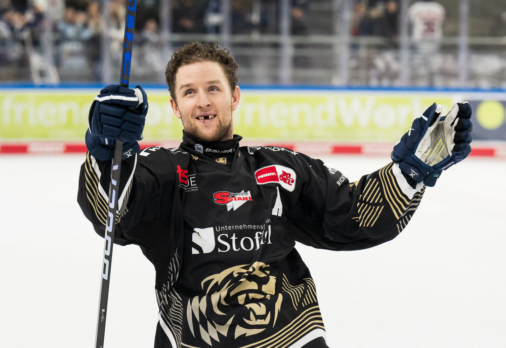 Mike Connolly bleibt in Straubing, Fabian Herrmann wagt Sprung nach ...