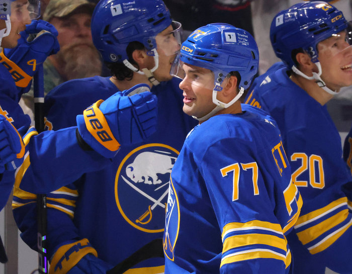 JJ Peterka führt Buffalo Sabres mit Hattrick zu Erfolg im ersten Vorbereitungsspiel gegen ...
