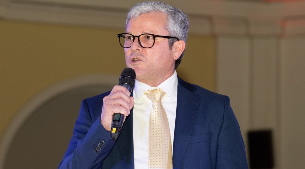 Walter Neumann nimmt bei Suche nach neuem Standort für das ...