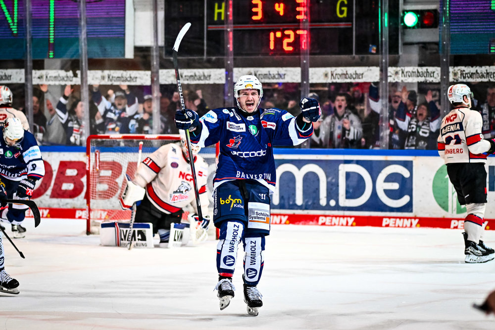 Top-Nachverpflichtung bleibt: Roosters binden Thomas bis 2027 ...